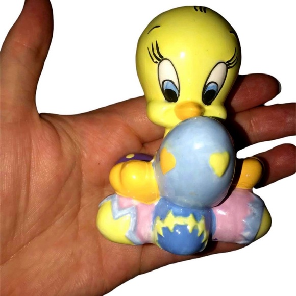 Warner Bros. | Art | Vintage 987 Tweety Bird Painting Easter Eggs ...